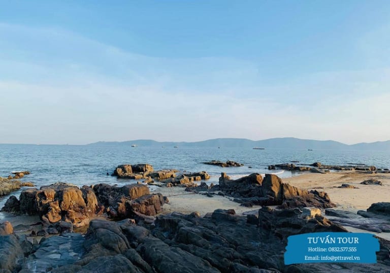 Kinh nghiệm du lịch Trà Cổ chi tiết ăn gì ở đâu năm 2024